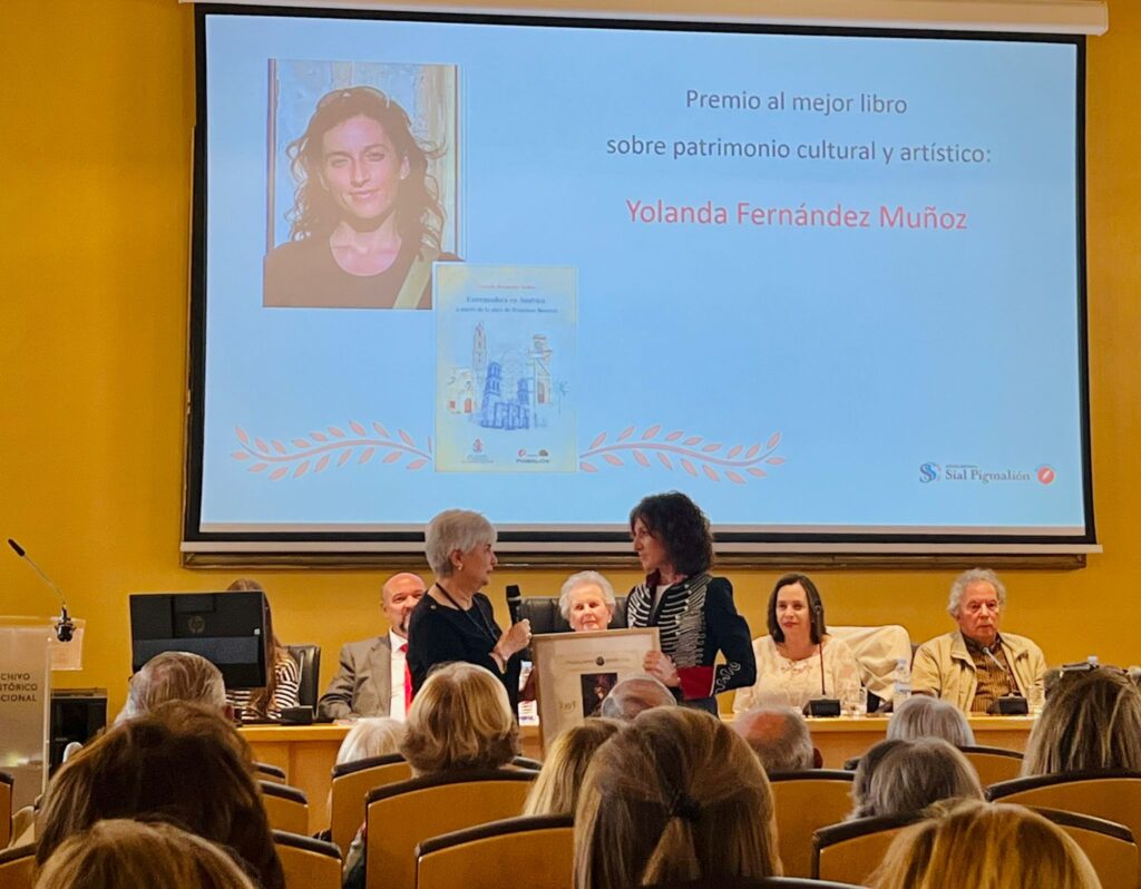 La profesora Yolanda Fernández,ha recibido el “Premio al mejor libro ...