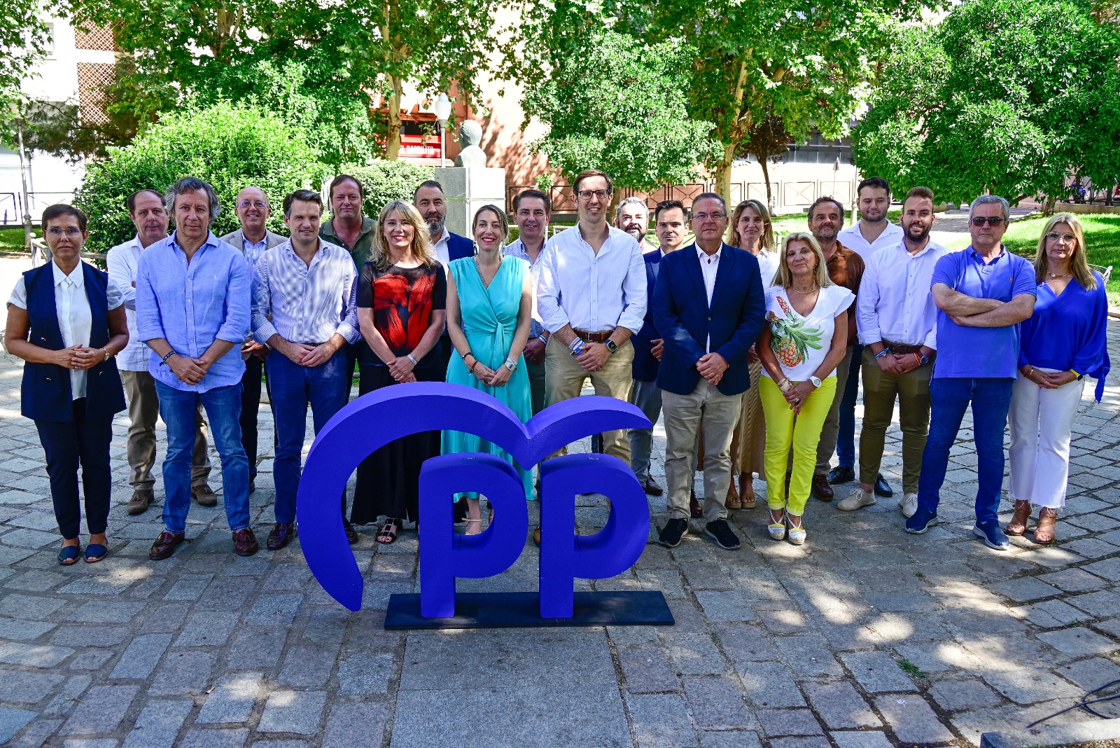 María Guardiola Martín se ha reunido en Mérida junto a los candidatos ...