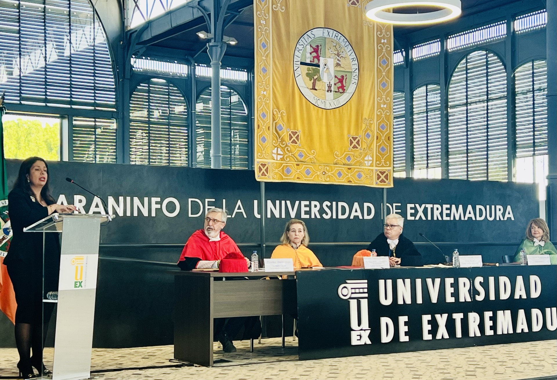 La UEx se adapta a los nuevos desafíos de la docencia, investigación y gestión universitaria ...