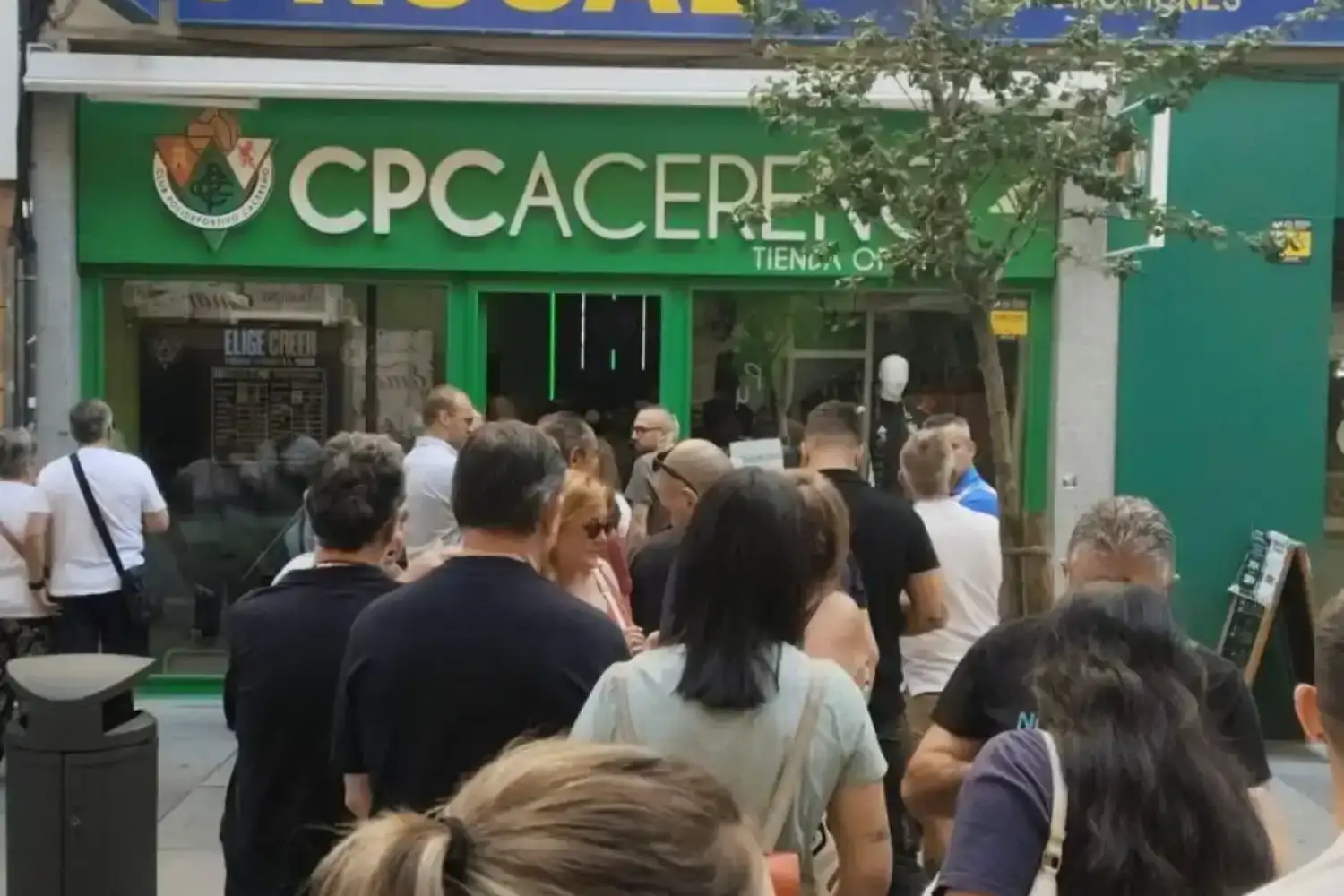 Autobuses gratis y desplazamiento masivo para acompañar al Cacereño en ...